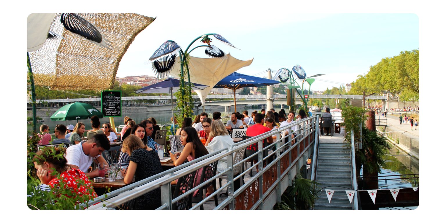 La Barge : Bar culinaire sur l’eau, votre péniche à Lyon